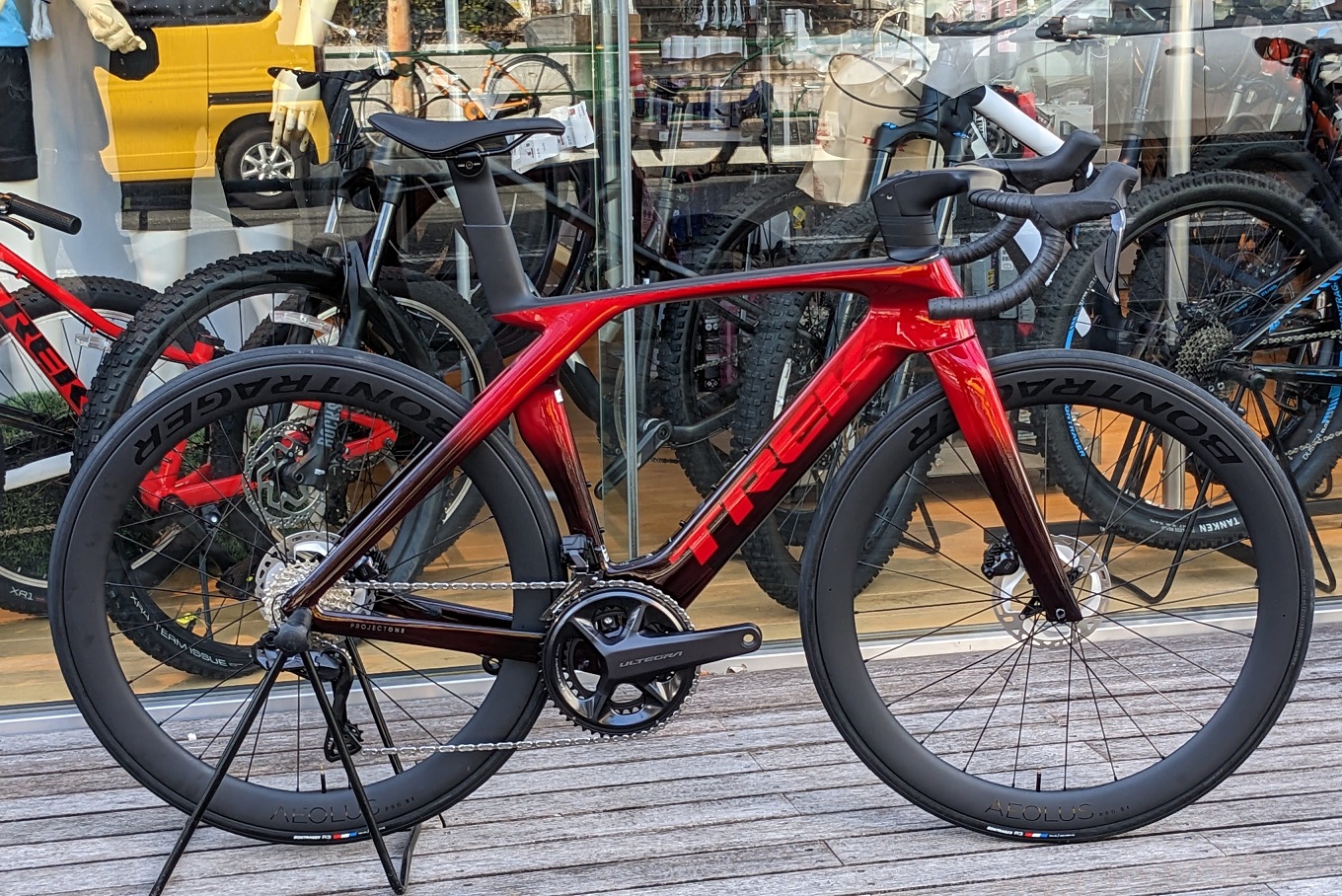 【ﾊﾞｲｸ】TREK MADONE SLR 7 Gen7 在庫あります！